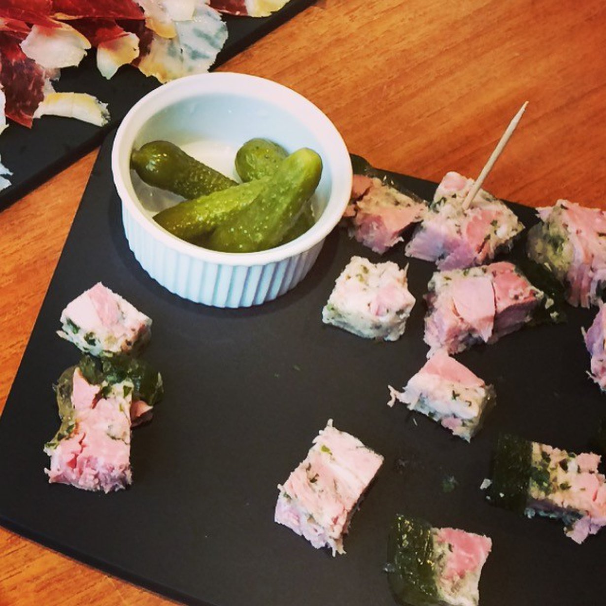 Bourgognelainen aladobi eli jambon persillé | Liha | Soppa365