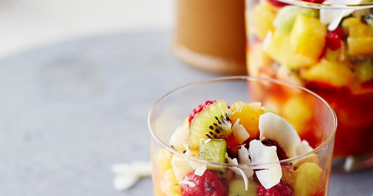 Hedelmäsalaatti ja kookoskinuski | Jälkiruuat, Välipalat | Soppa365